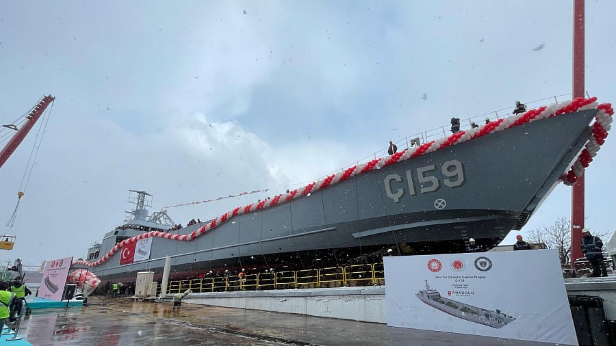 Turkish yard launches lead unit of new landing craft series