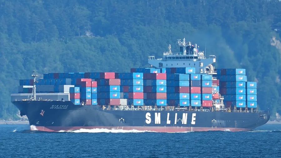 South Korean-operated ship suffers container loss and damage in bad ...