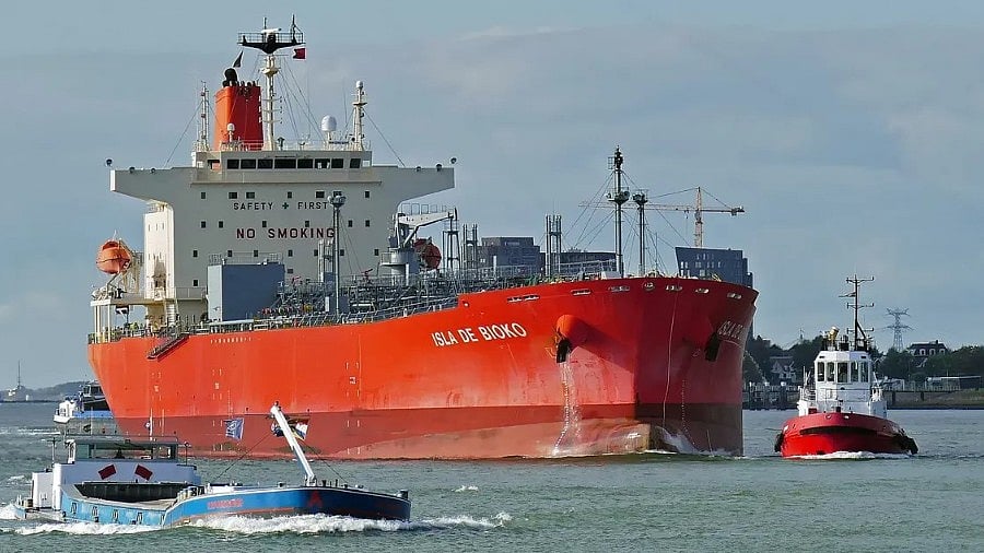 US Coast Guard responds to vessel collision, sunken barge on Lower ...