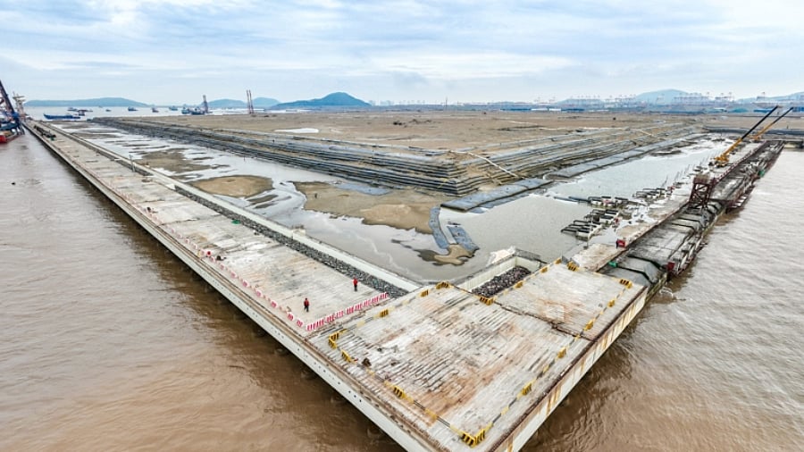 Construction underway on new automated terminal at Shanghai Port