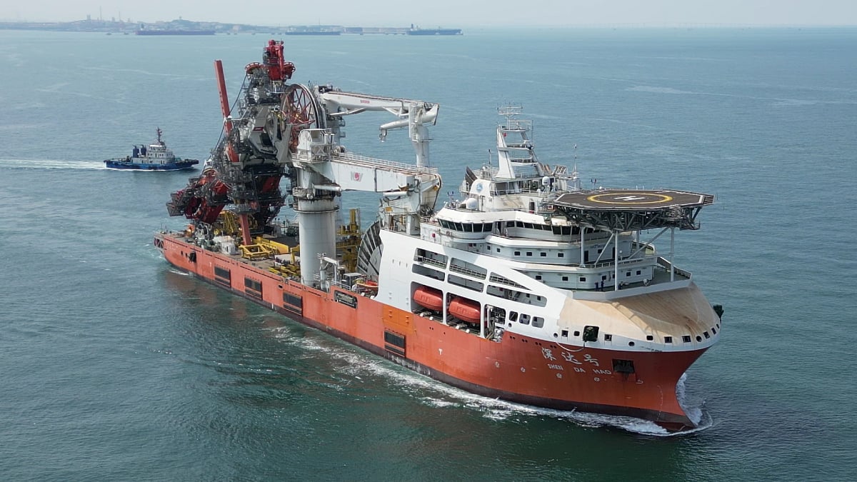 Shen Da Hao – Chinese pipelaying vessel with secondary dive support and ...