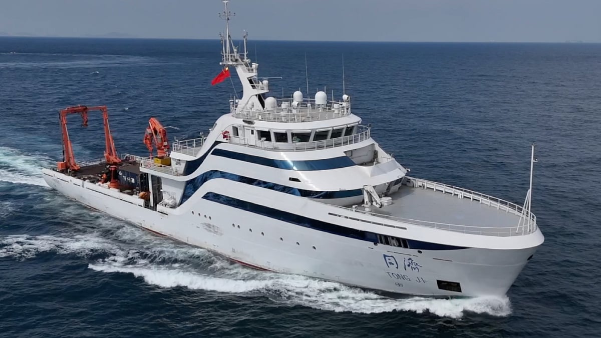 Tongji – Chinese research vessel with secondary offshore engineering ...