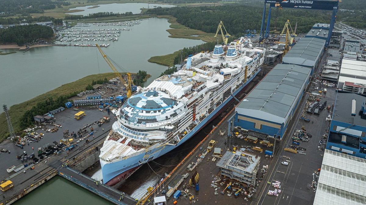 Royal Caribbean's newest LNG-powered cruise ship launched in Finland