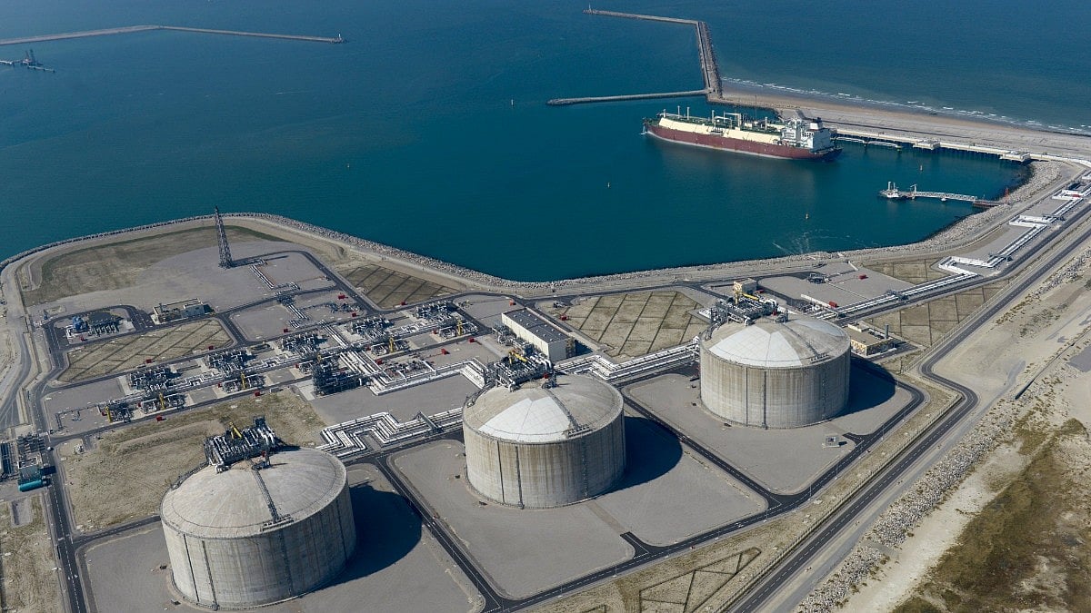Tight supply keeps global LNG market finely balanced in 2026, Eni says