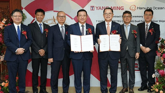 Yang Ming orders seven LNG-powered containerships from Korean builder