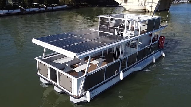 Compact recreational pontoon built for Spain's inland waters