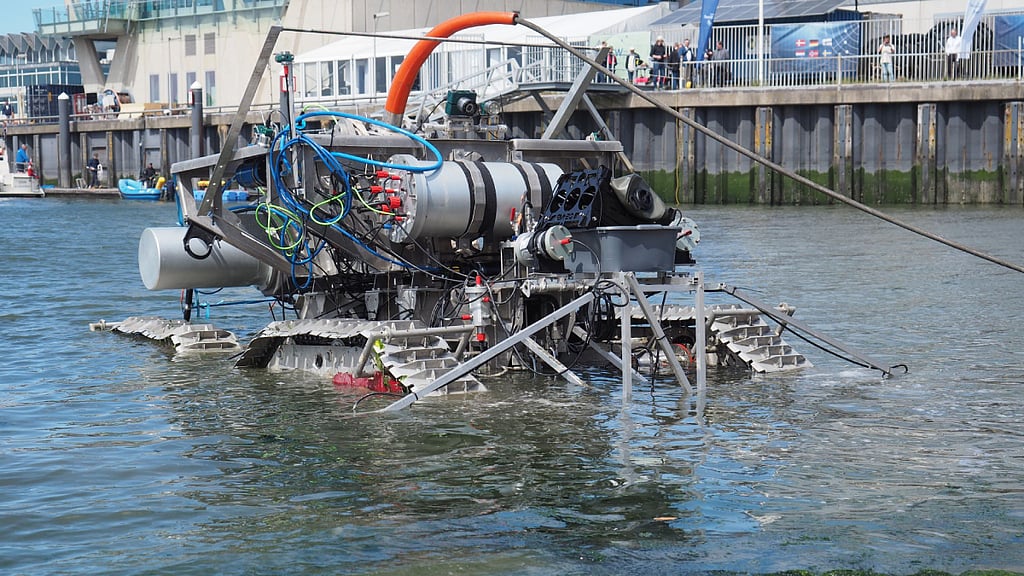 Amphibious crawler to take on mine countermeasures in shallow waters