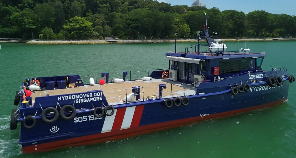 Hydromover 001 – Light catamaran cargo vessel designed for port waters