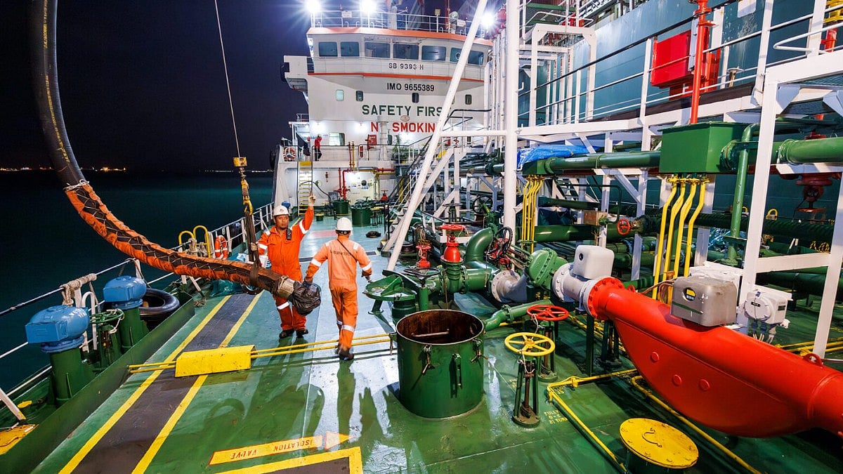 Vitol, Cnergyico make Pakistan's biggest ever delivery of marine fuel