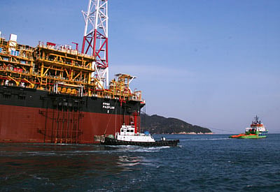 PHOTO: Tugs commence tow of ultra large FPSO ‘Pazflor’