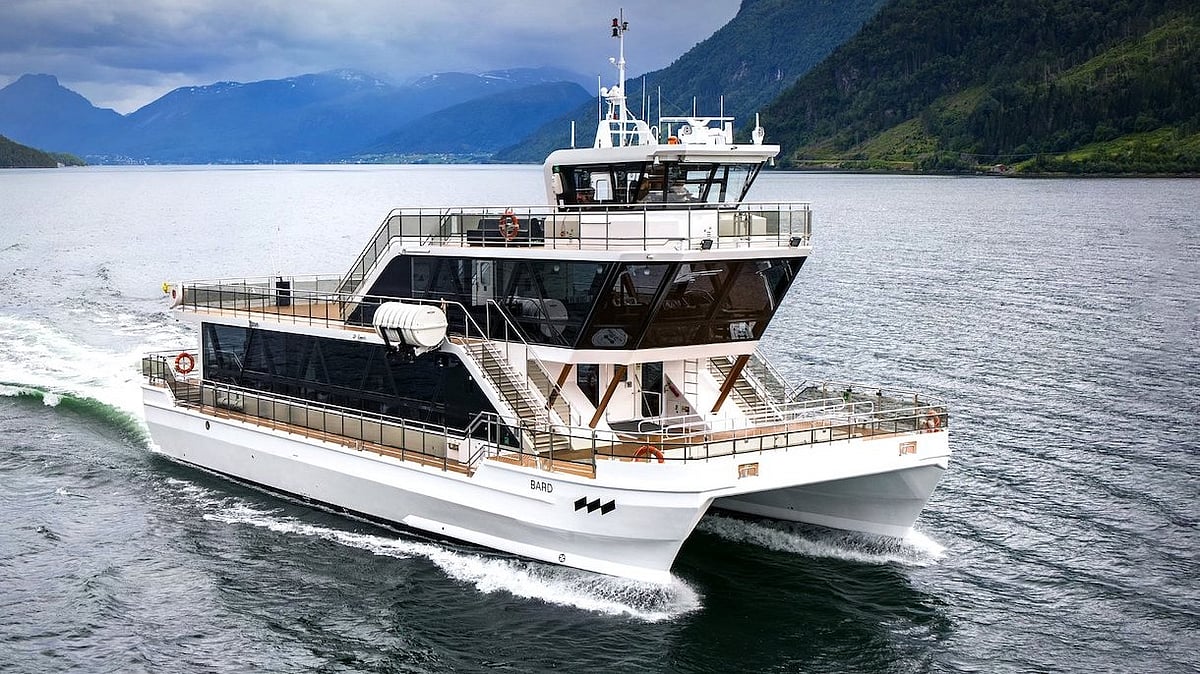 VESSEL REVIEW | Bard – Brim Explorer’s newest hybrid catamaran for day ...