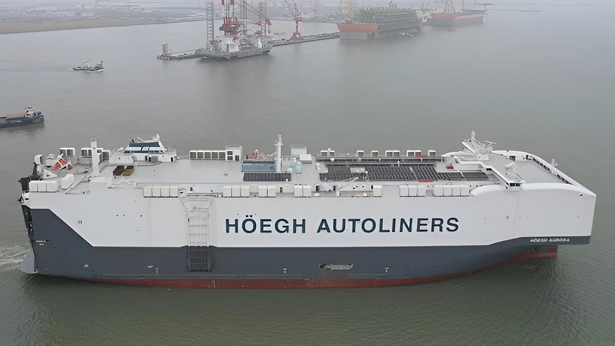 Hoegh Aurora: Environment-Friendly Car Carrier with Solar Panels and ...