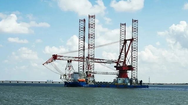 China's Hengtong Haiyue: Advanced Wind Turbine Installation Jackup ...