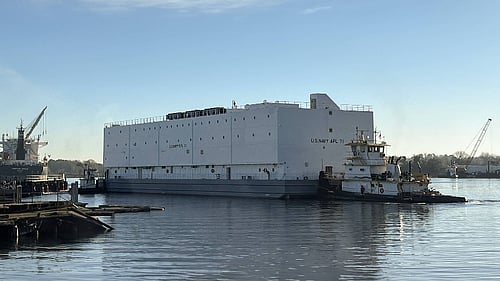 APL 72 – Navy berthing barge to house crews during maintenance cycles