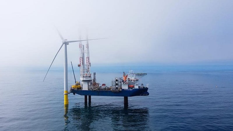 US judge lifts halt on Virginia offshore wind development