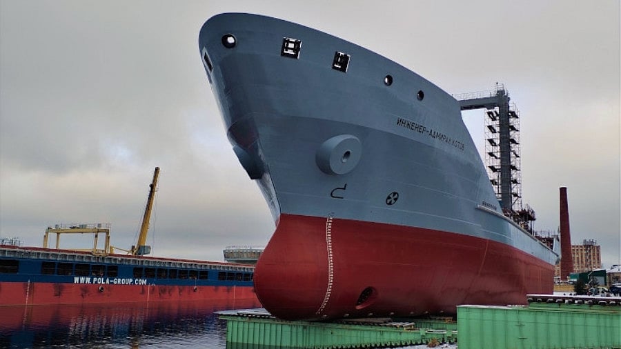 Russian Navy's newest support tanker hits the water