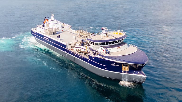 VESSEL REVIEW | Seigrunn – Norway's Seistar places salmon wellboat into ...