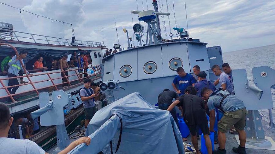 Over 100 rescued after stranded vessel goes adrift in southern Philippines