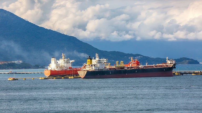 Oil prices remain volatile as US awaits Iranian decision on war truce
