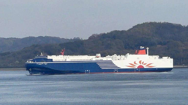 VESSEL REVIEW | Sunflower Kamuy – MOL's newest LNG-fuelled ferry to ...