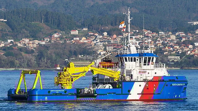 VESSEL REVIEW | Forth Constructor – Shallow-draught maintenance workboat to support UK marine ...