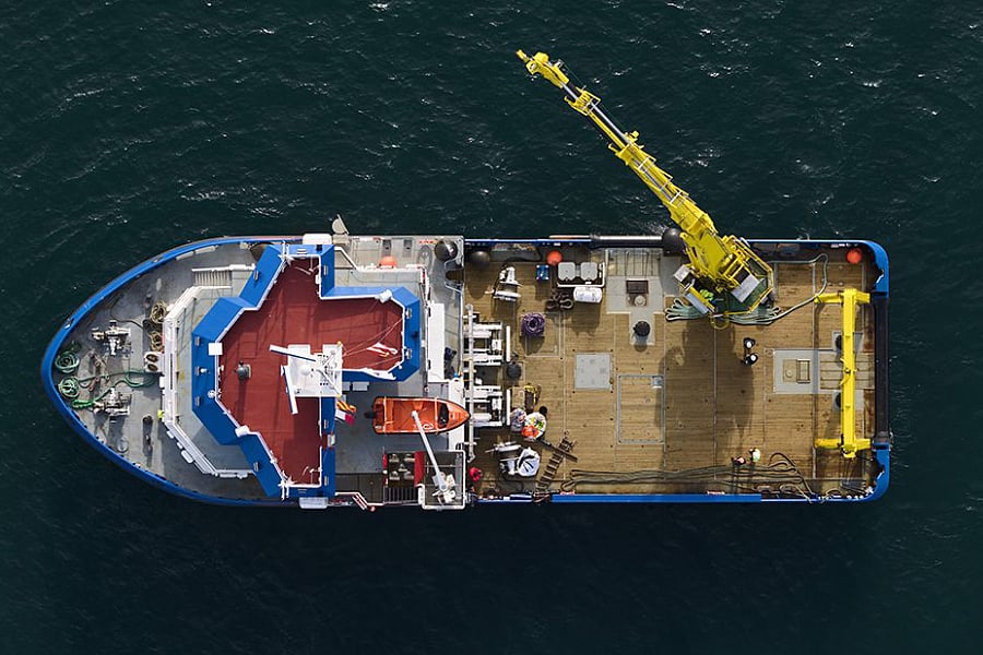 VESSEL REVIEW | Forth Constructor – Shallow-draught maintenance workboat to support UK marine ...