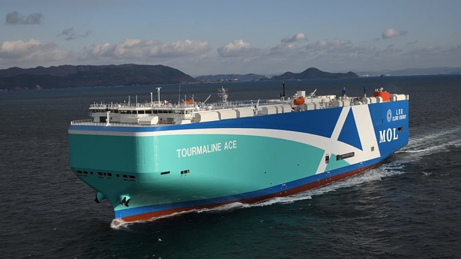 MOL vehicle transport arm welcomes LNG-fuelled newbuild to fleet