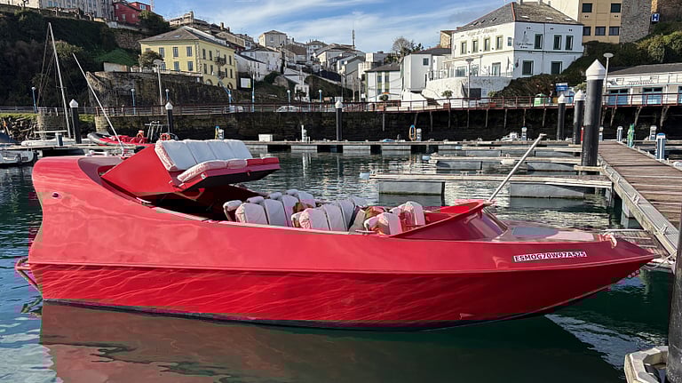 Qatari tour operator places fast and agile jet boat into service