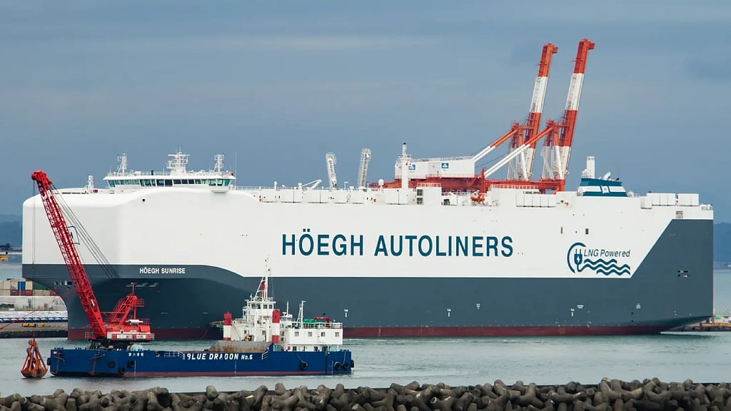 Hoegh Autoliners names newest dual-fuel car carrier