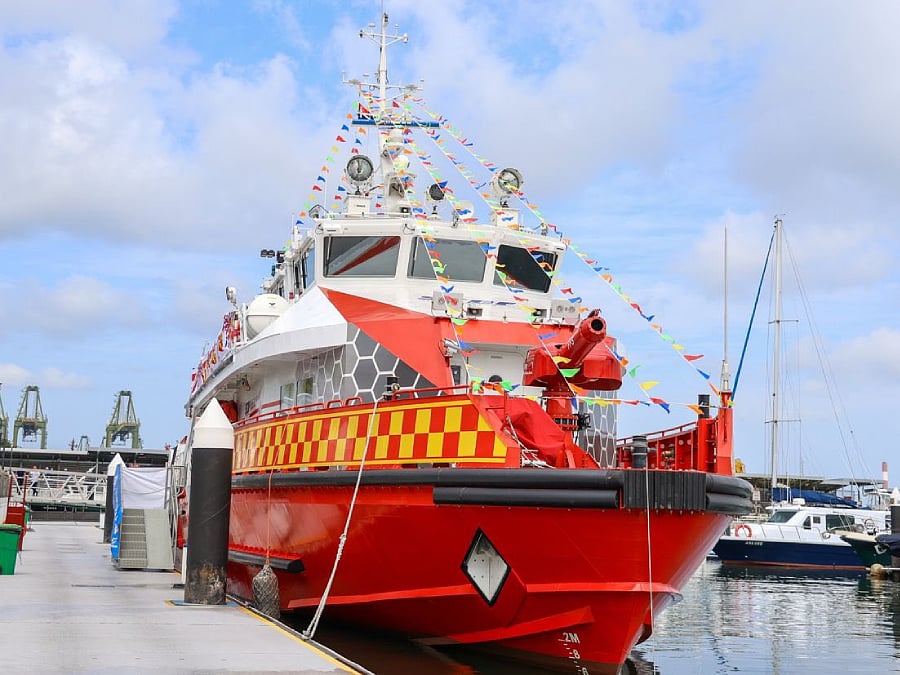Blue Dolphin – Singapore Civil Defence Force's new fire/rescue vessel