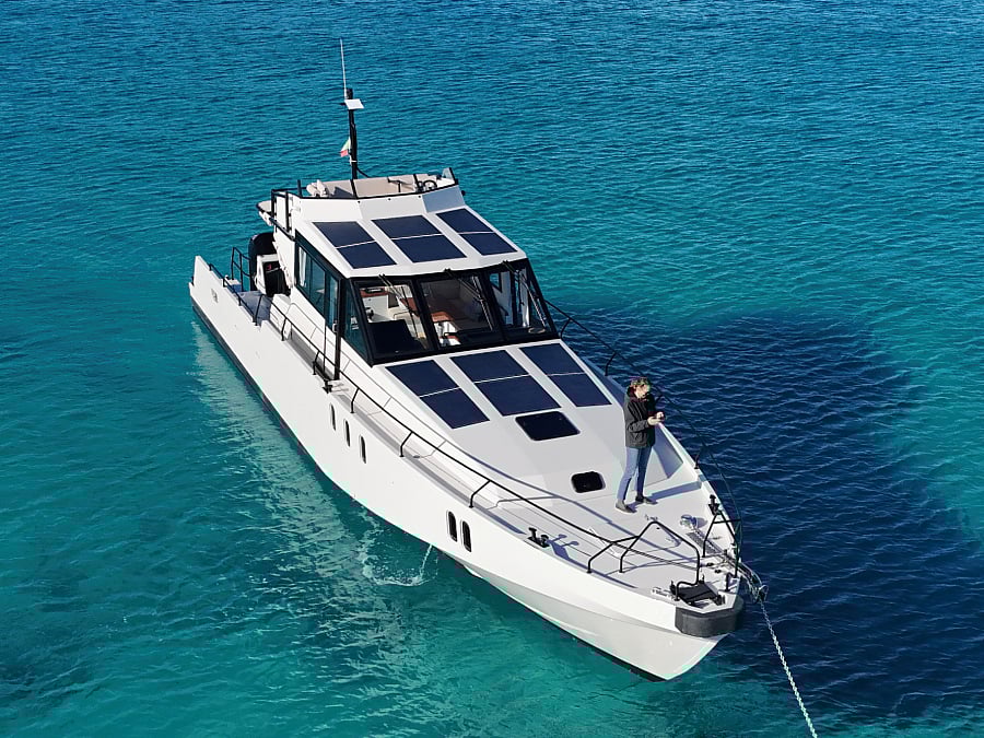 Jaric – Bespoke, high-speed pleasure craft delivered to French owner