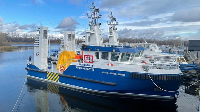Yuri Makartsev – Boom-laying boats for operation in Volga River