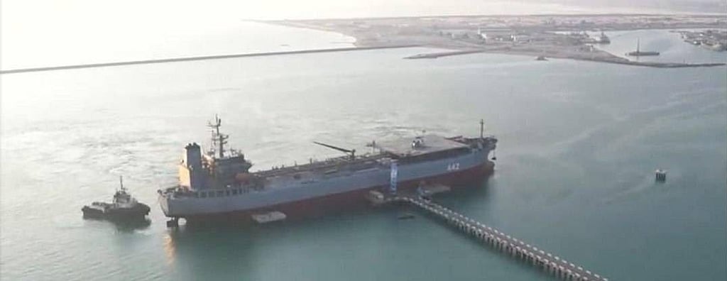 Repaired Sahand destroyer, floating base rejoin Iranian Navy