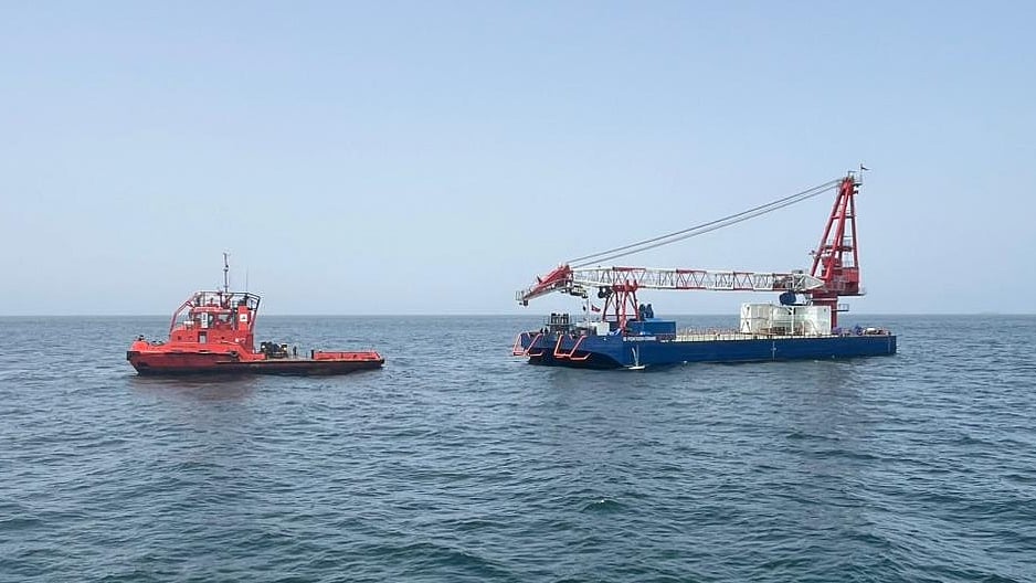 IB Pontoon Crane – Floating crane capable of global operations