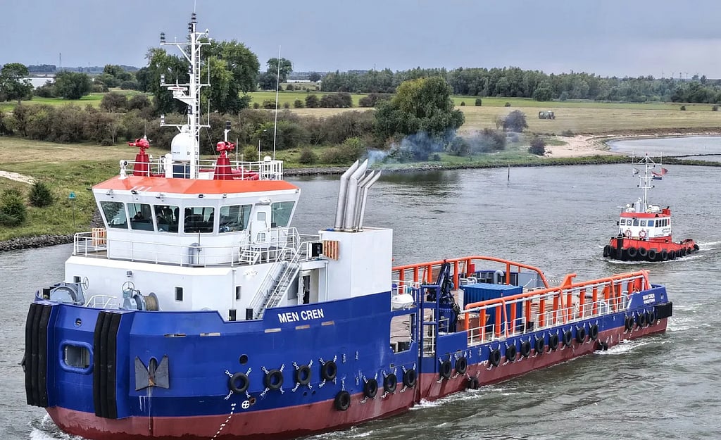 Men Cren – Dixstone to operate offshore workboat in West Africa