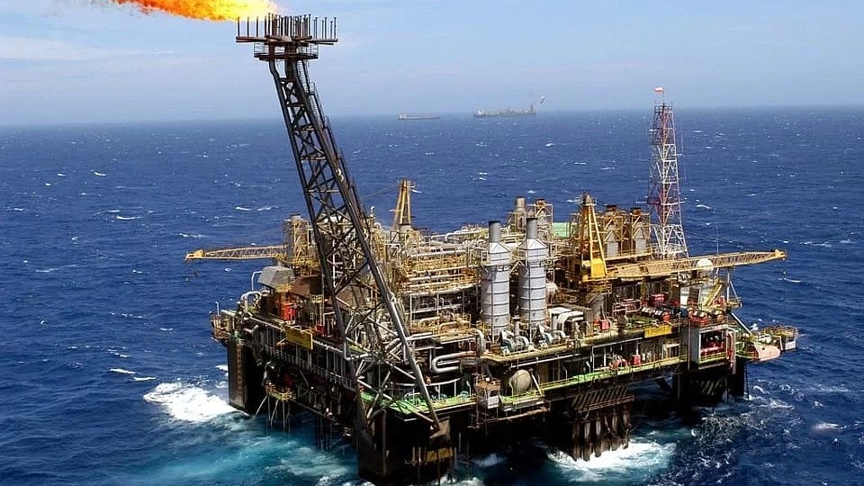 Petrobras' strike-hit P-40 platform shut after gas leak
