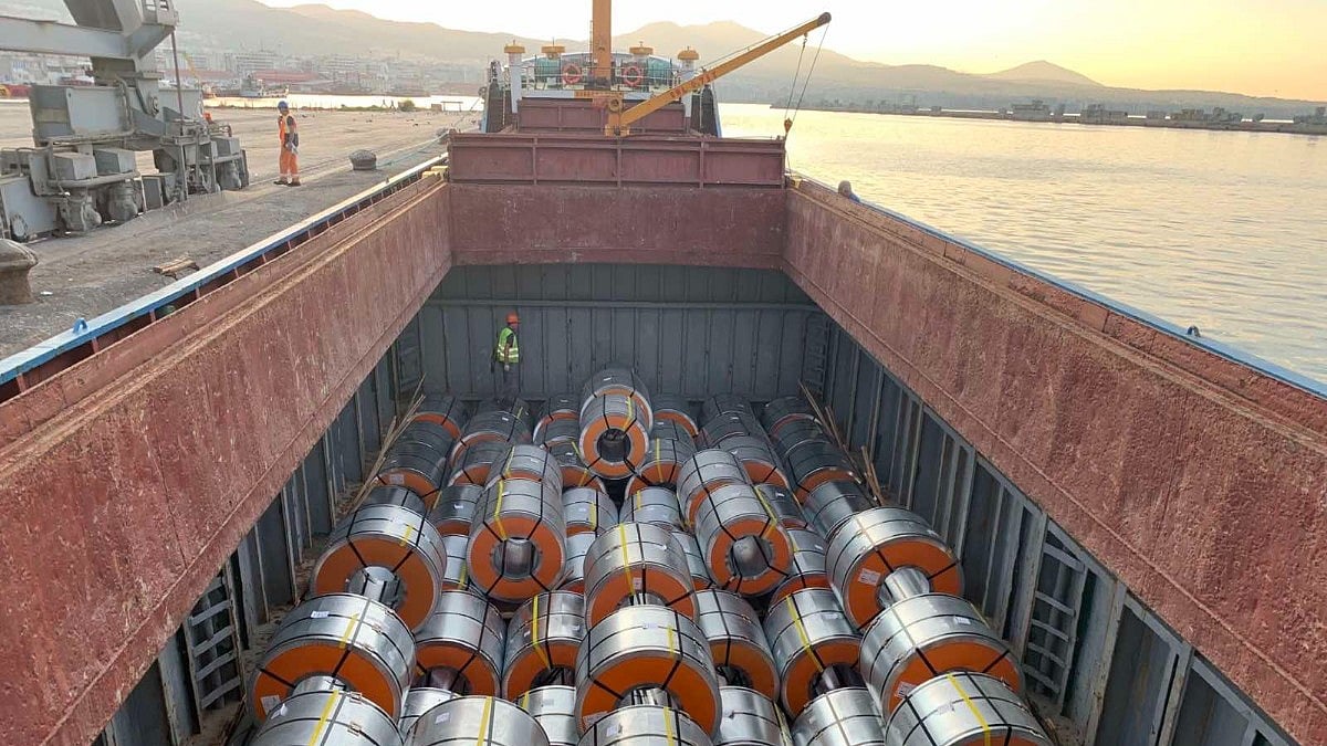 China's steel exports, iron ore imports hit record highs