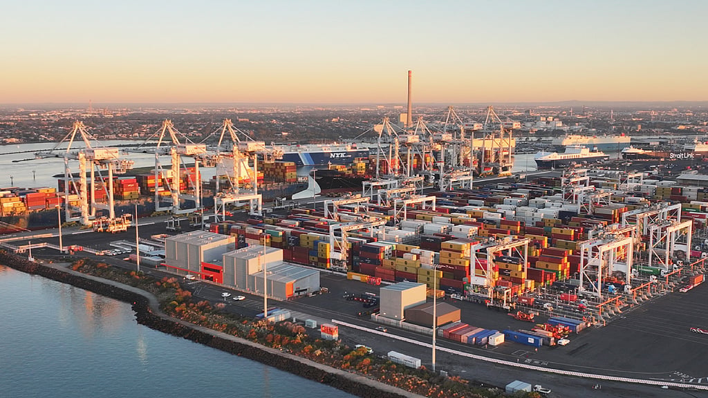 Victoria Container Terminal extends contract at Melbourne