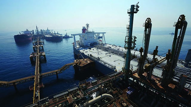 Aramco seeks dual port loading plans for April crude cargoes