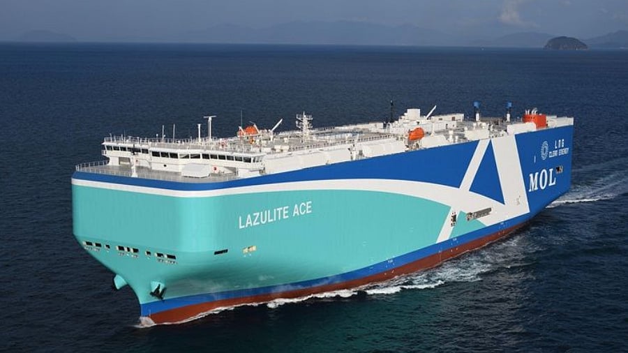 MOL takes delivery of LNG dual-fuel car carrier