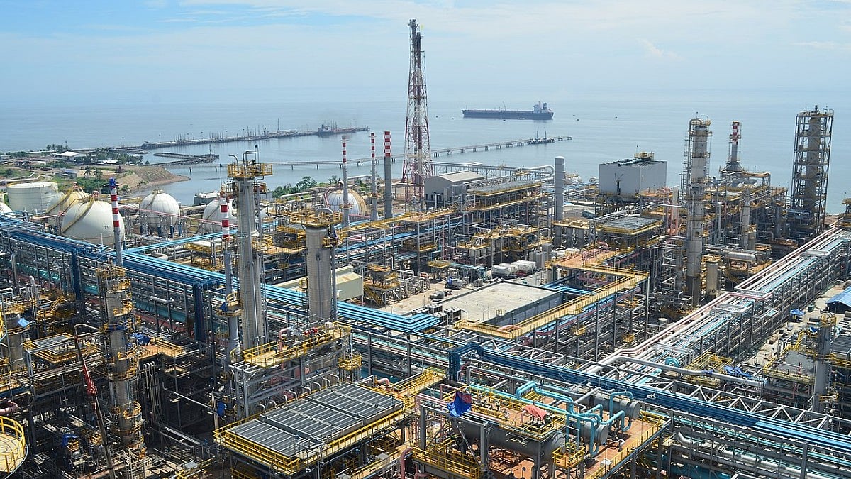 Iranian oil arrives in the Philippines for the first time since war