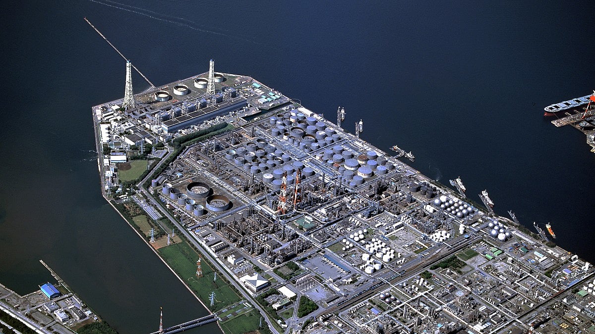 World conflicts and a sliding yen send Japan oil import prices soaring