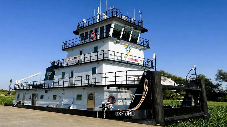 Oxford – Heavy-duty pusher tug joins Hines Furlong Line’s inland fleet