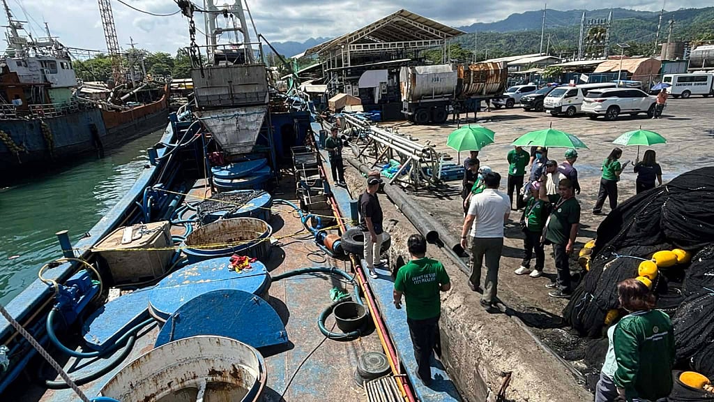 Four die of suspected suffocation on Philippine fishing vessel