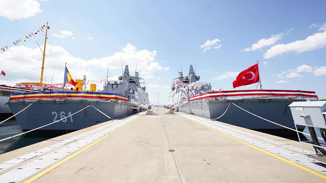 Turkish builder hands over two new warships on same day