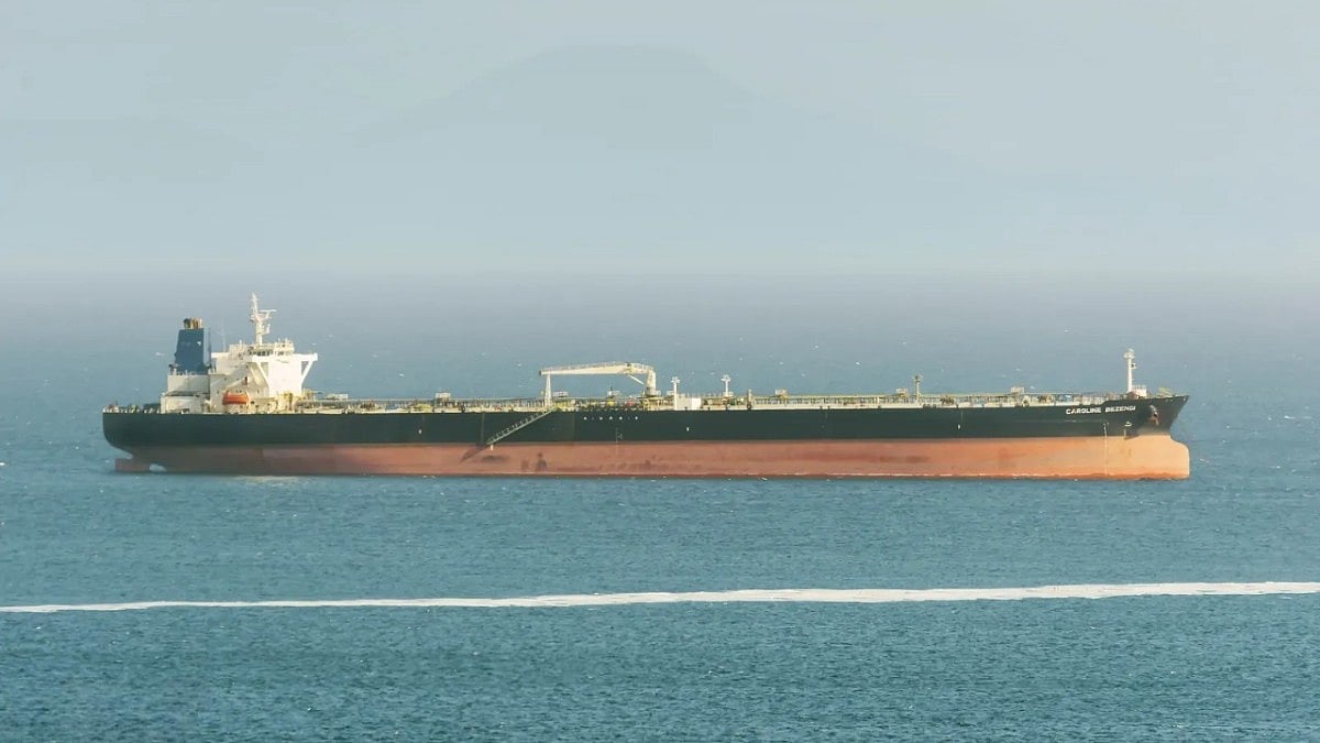 Grounded shadow tanker threatens Omani nature reserve with oil slick