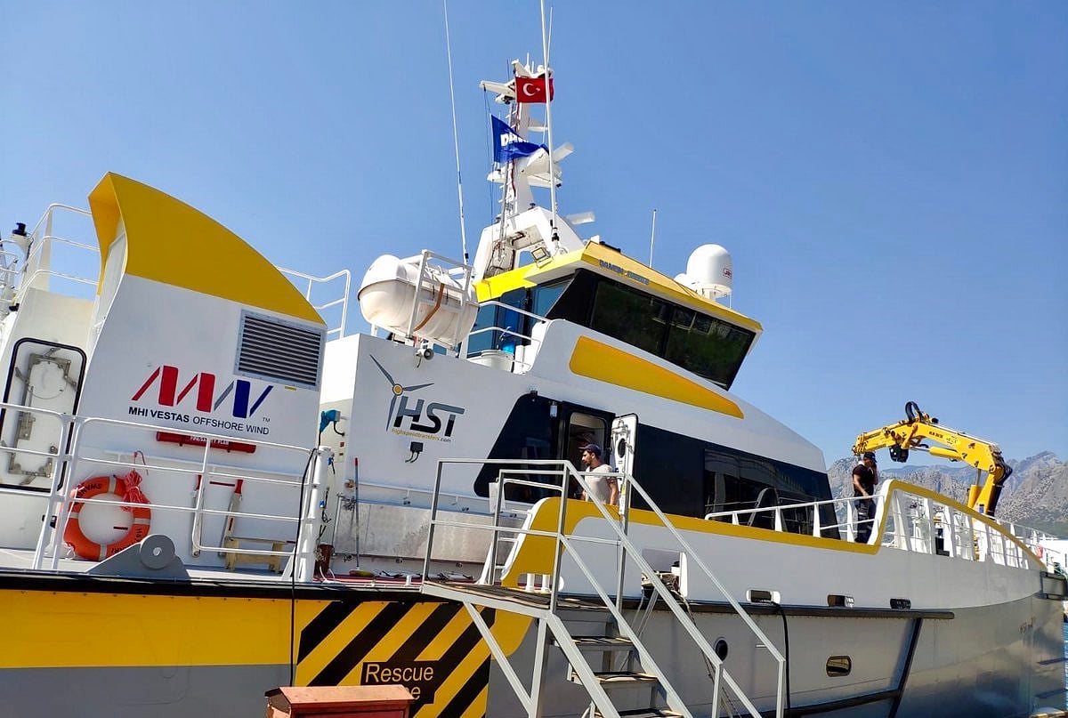 HST’s newest crewboat undergoes sea trials