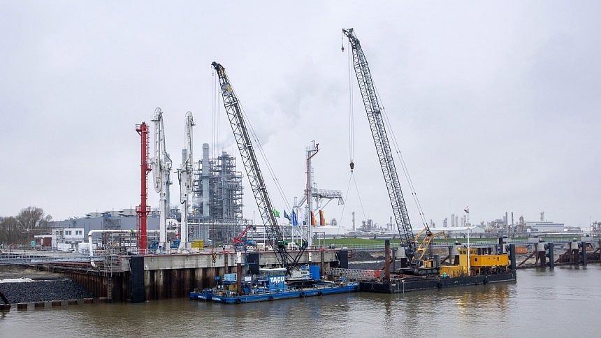 Operations start at new LNG jetty in Germany’s Stade Port