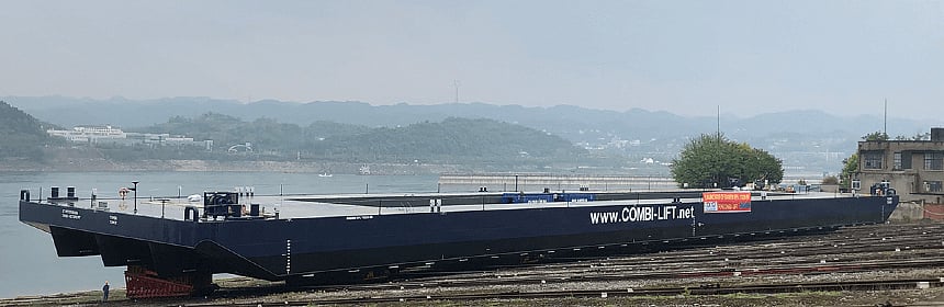 Combi Lift takes delivery of cargo pontoon