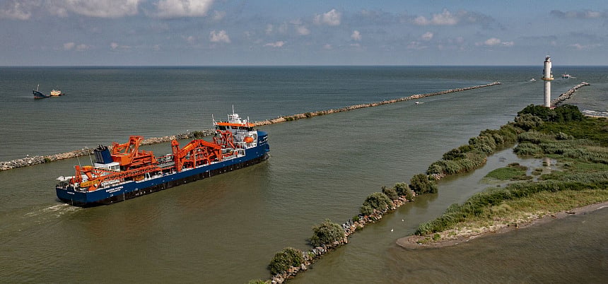 Sea trials begin for Hanson’s newest aggregate dredger